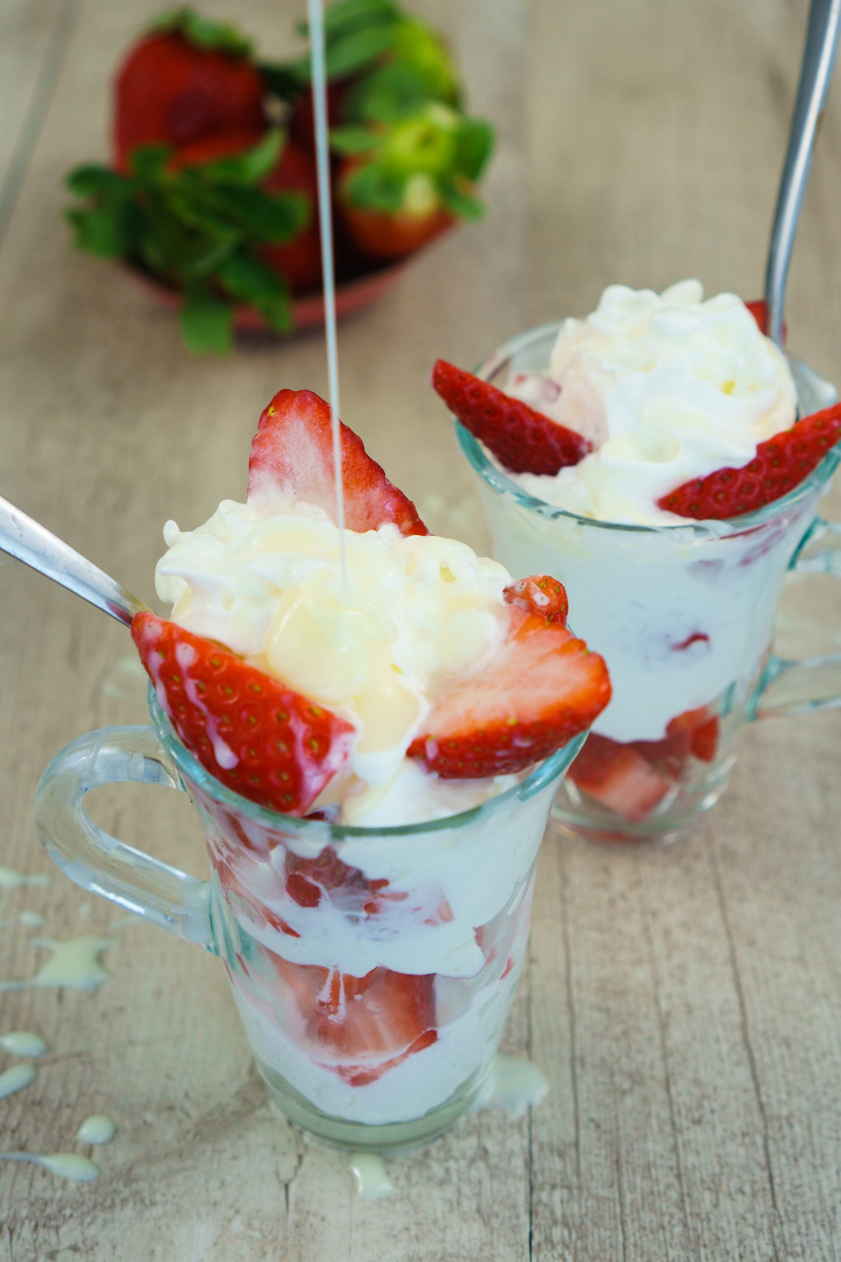 Fresas con crema recipe (Strawberries and cream) - The Cookware Geek
