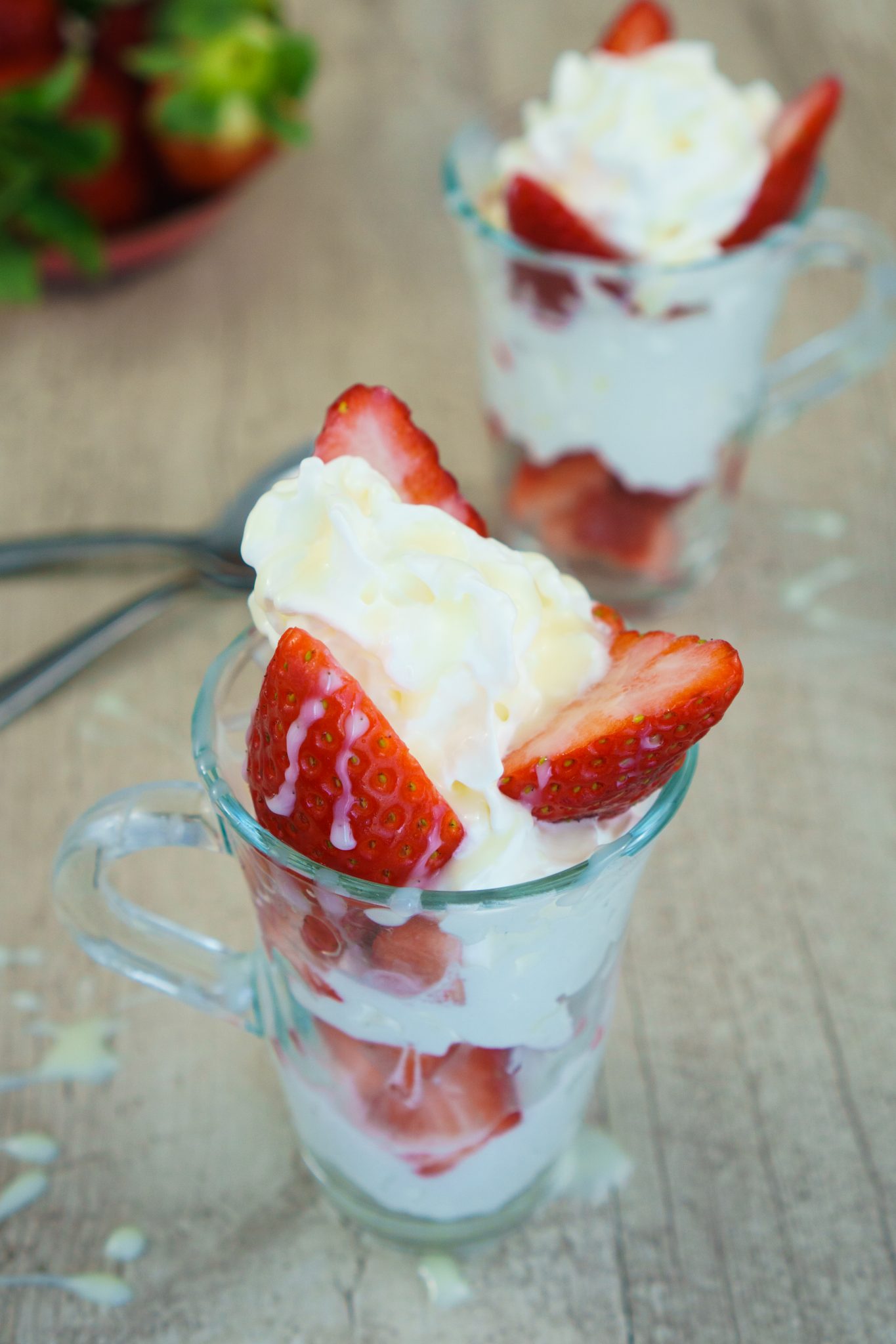 Fresas con crema recipe (Strawberries and cream) - The Cookware Geek